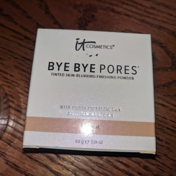 it cosmetics | Makeup | It Cosmetics New Bye Bye Pores Powder | Poshmark